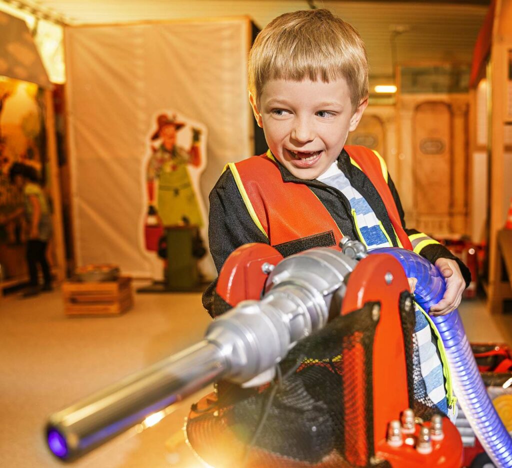 FRida & freD Kinderausstellung „Das kleine Städtchen Jederzeit“ Besuch