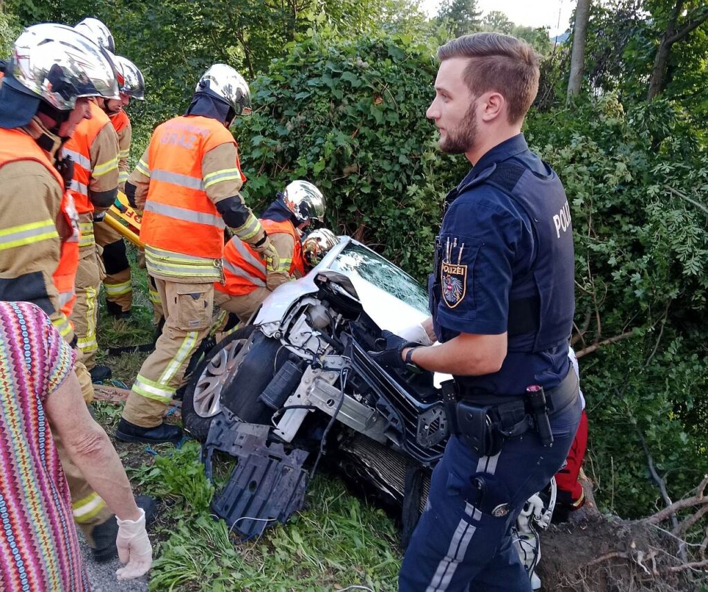Schwerer Unfall in Graz-Andritz: Zwei Schwerverletzte